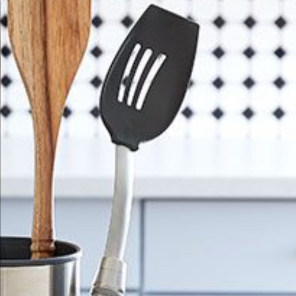Pampered Chef | Kitchen | Nylon Slotted Spoon | Poshmark